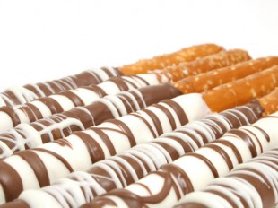 Drizzled Pretzel Rods | CANDIQUIK