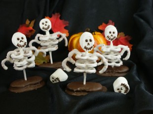 Skeleton Pretzels | CANDIQUIK